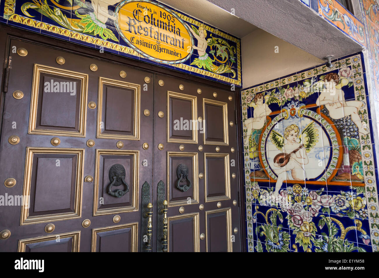 Cuban restaurant signage hi-res stock photography and images - Alamy