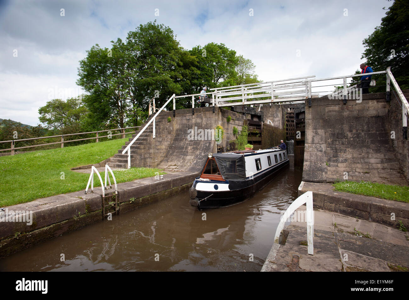 Bingley 5 lock rise hi-res stock photography and images - Alamy