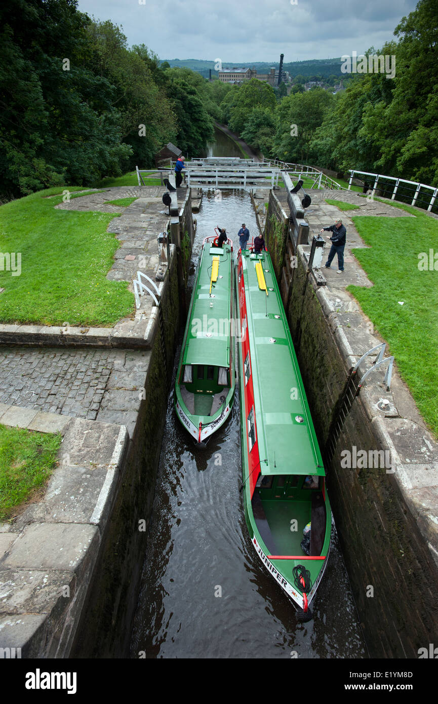Bingley 5 lock rise hi-res stock photography and images - Alamy