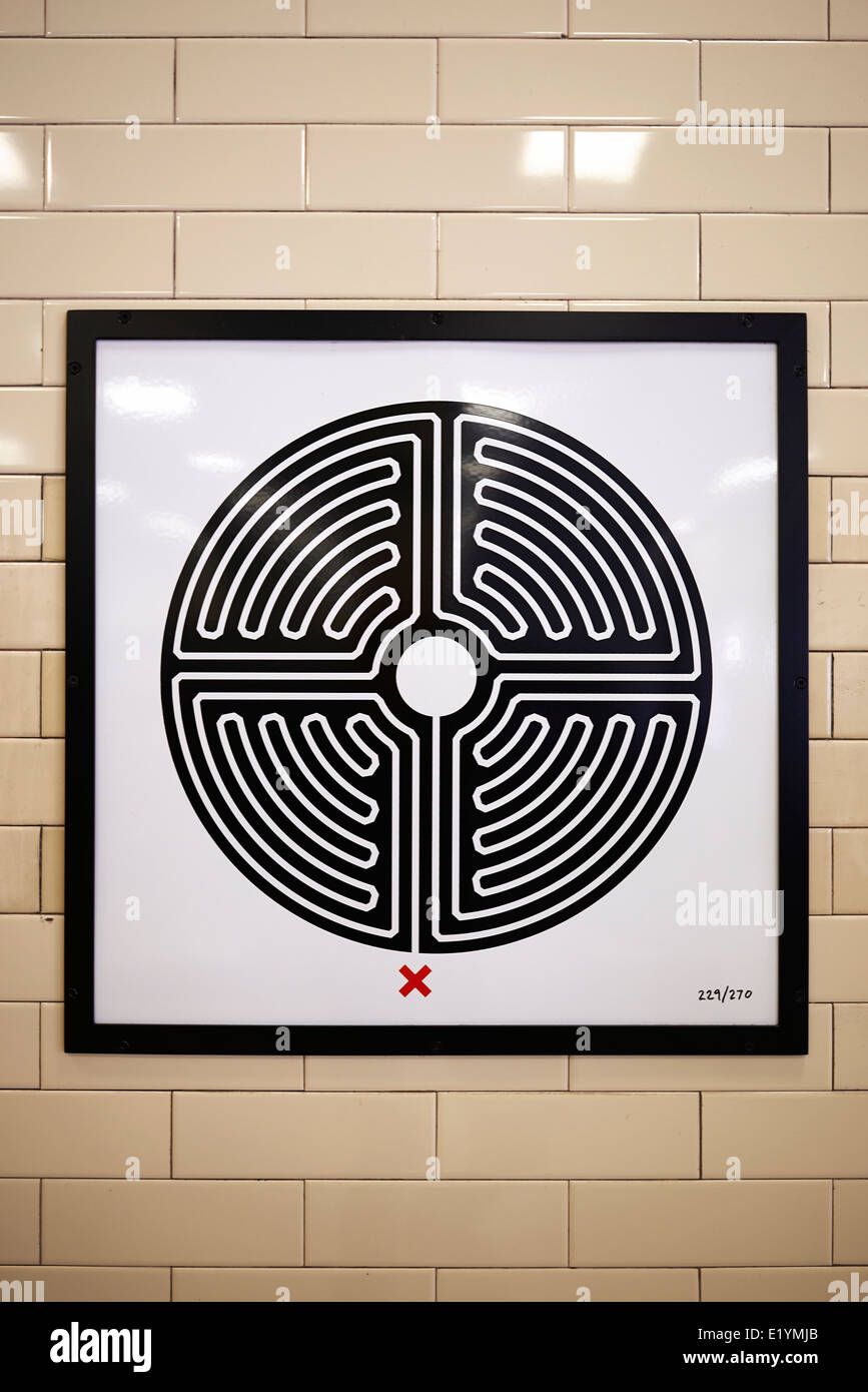 Arrow icon in metro hi-res stock photography and images - Alamy