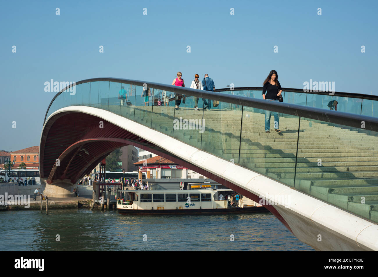 The Ponte della Costituzione (Constitution Bridge), aka Calatrava ...