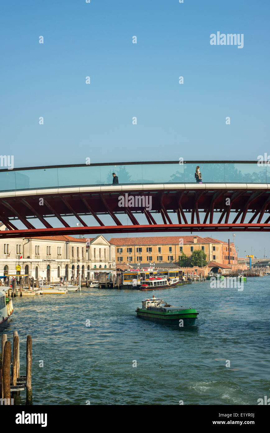The Ponte della Costituzione (Constitution Bridge), aka Calatrava ...