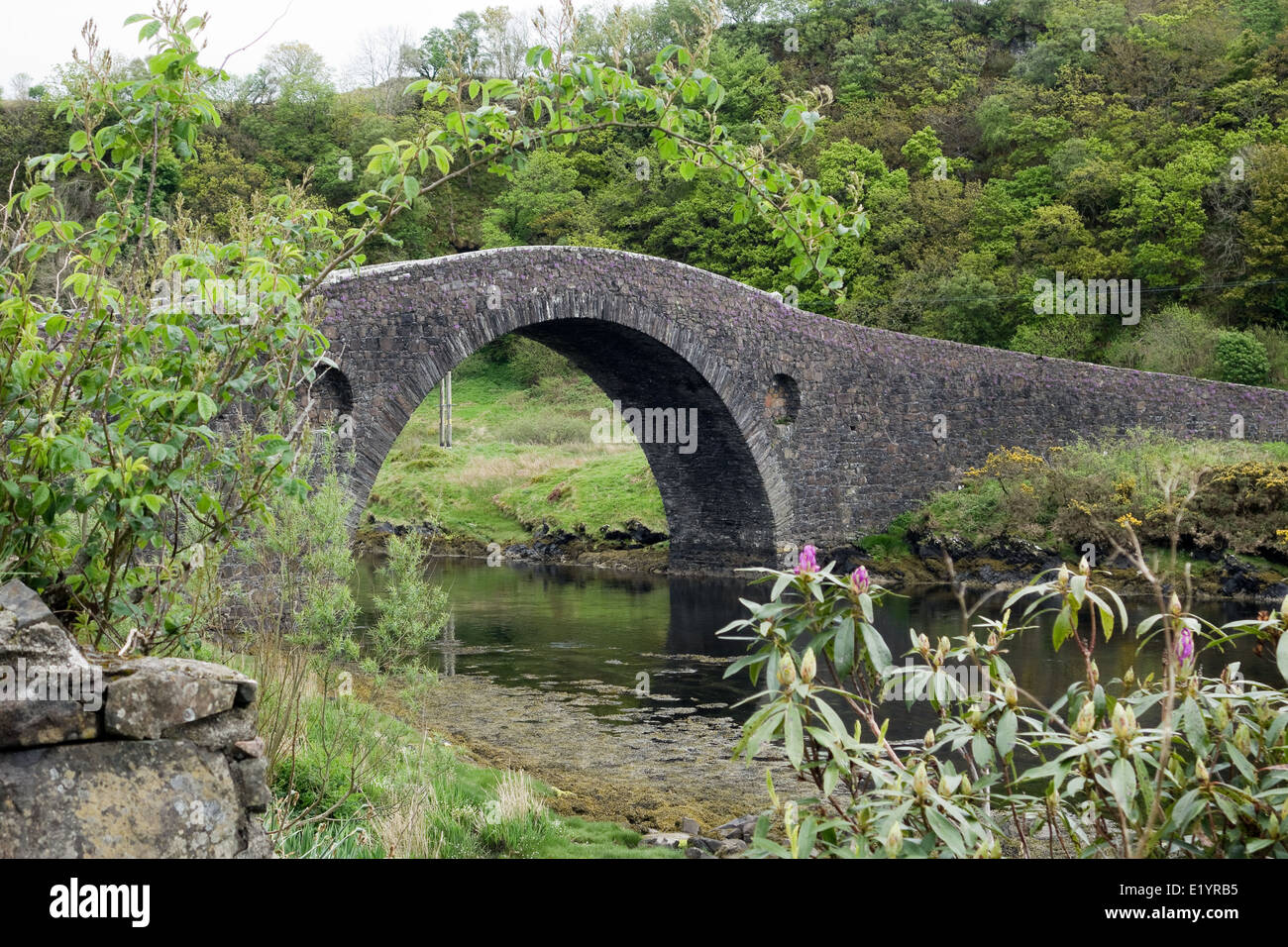 Clachan bridge atlantic bridge seil hi-res stock photography and images ...