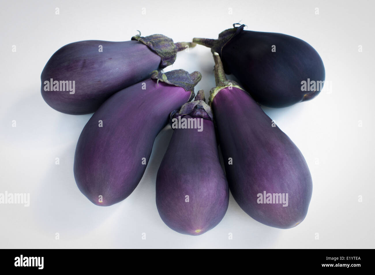 Purple aubergine hi-res stock photography and images - Alamy