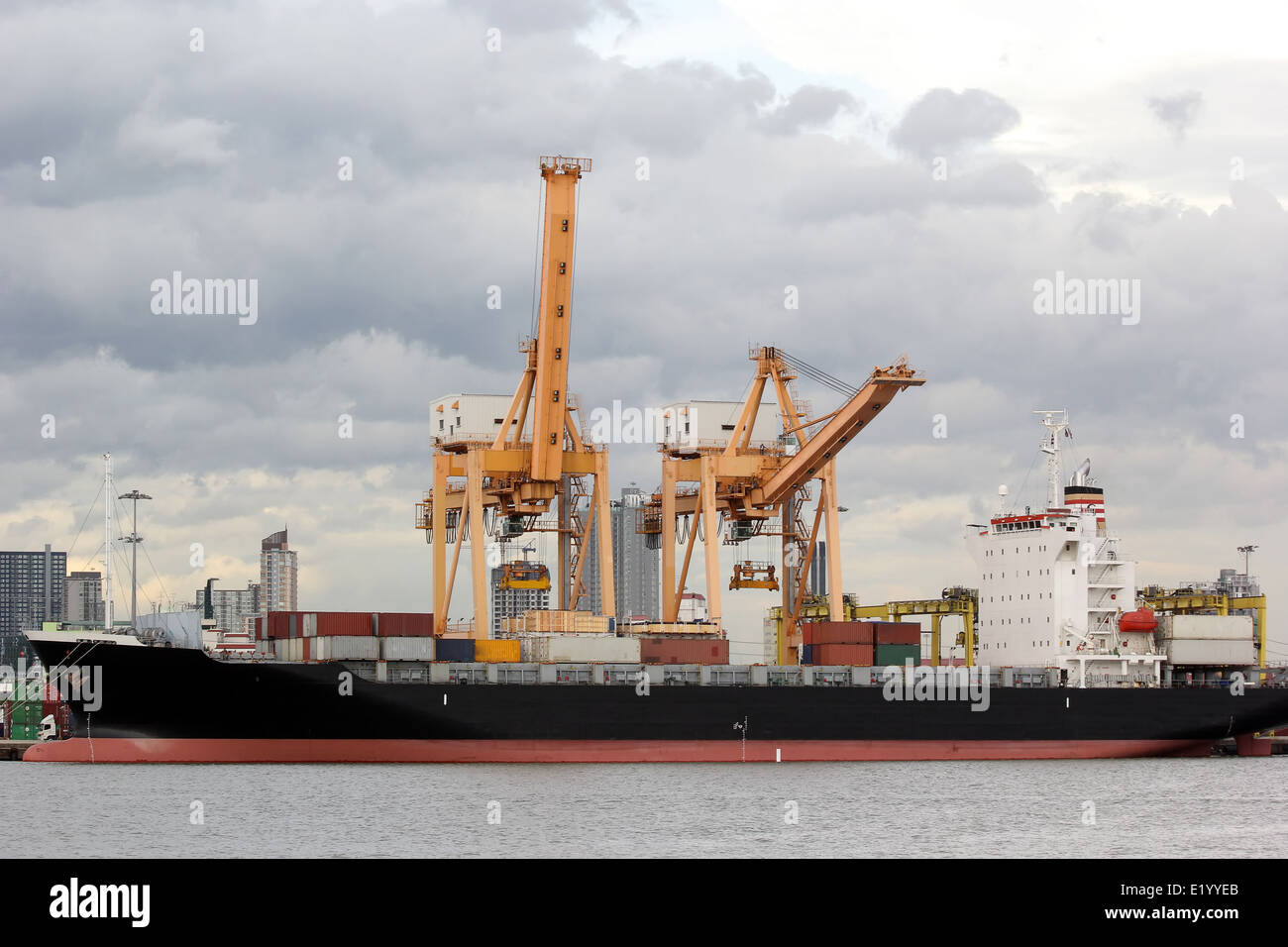 Ship loading for export hi-res stock photography and images - Alamy