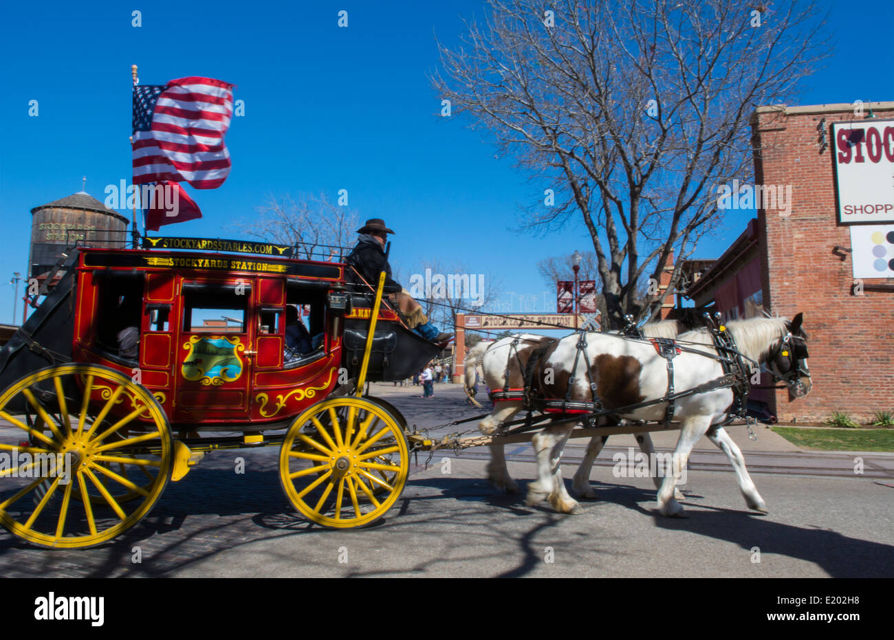 Stagecoach and cowboys hi-res stock photography and images - Alamy