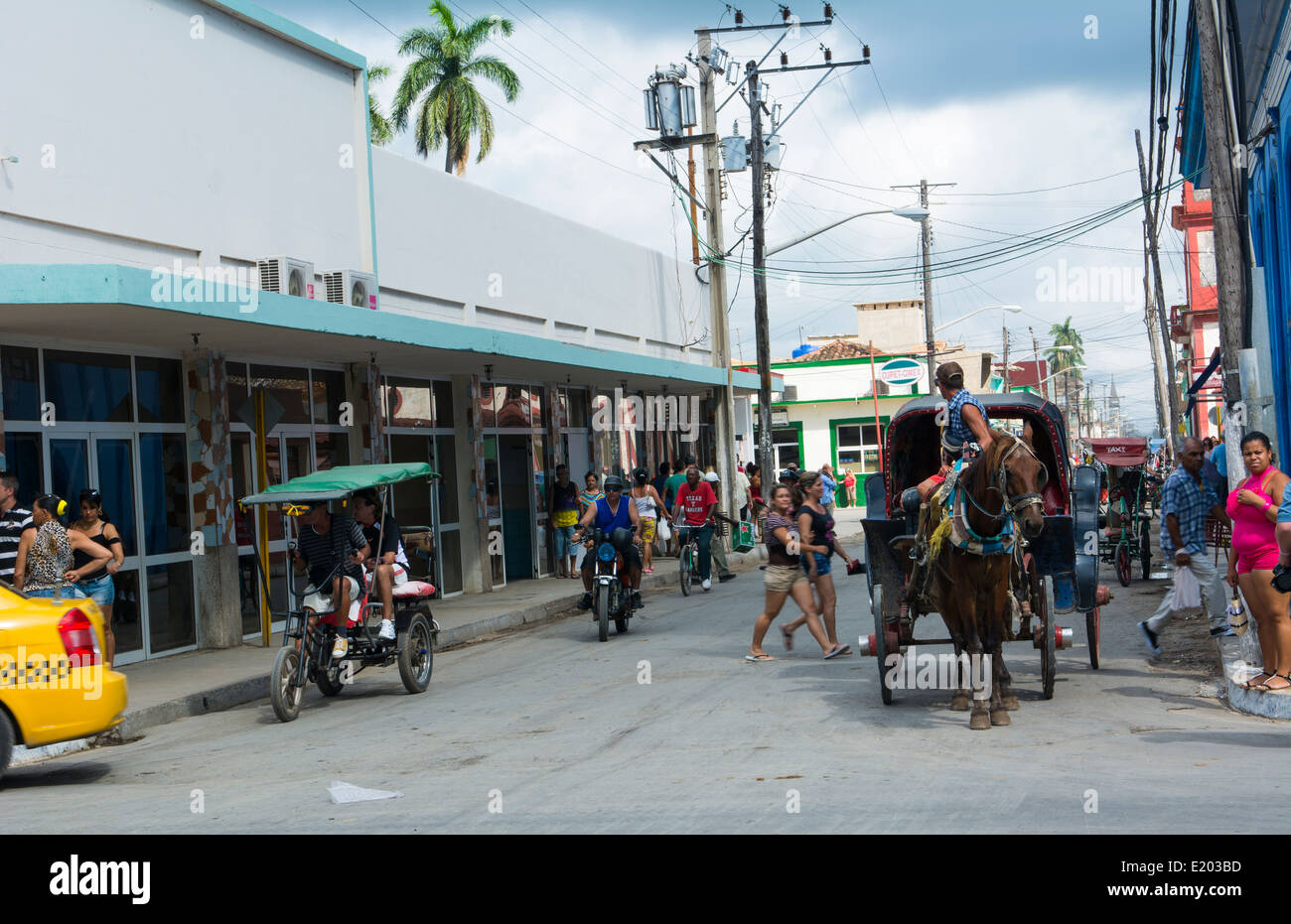 Cars traffic on streets in hi-res stock photography and images - Alamy