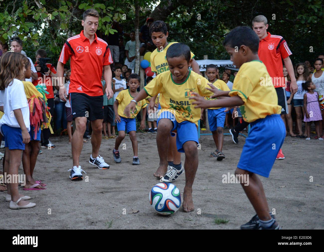 Kids playing soccer in brazil hi-res stock photography and images - Alamy
