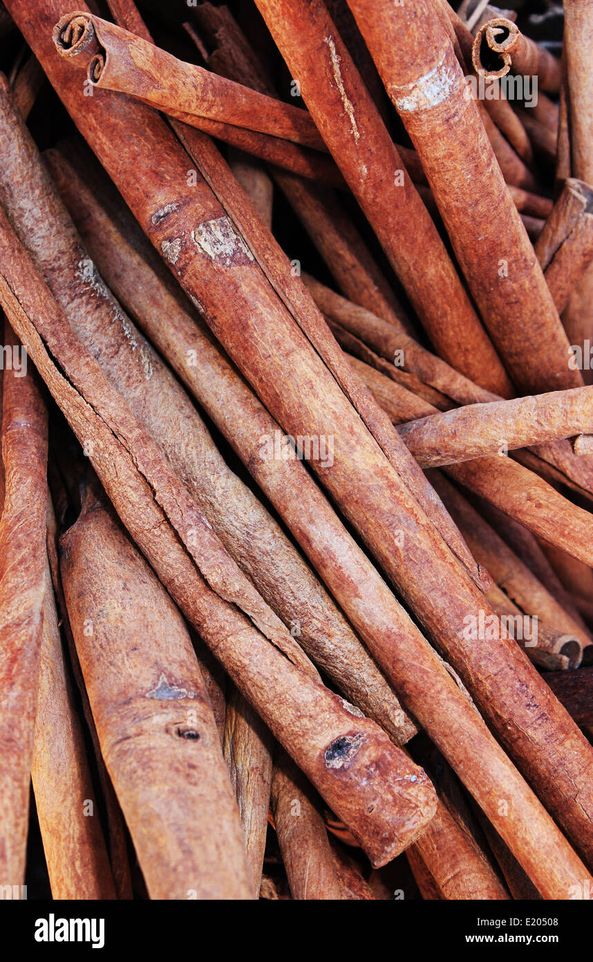 Close up of old cinnamon sticks Stock Photo - Alamy