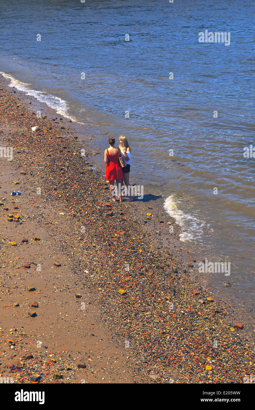 Two paddling girls hi-res stock photography and images - Alamy