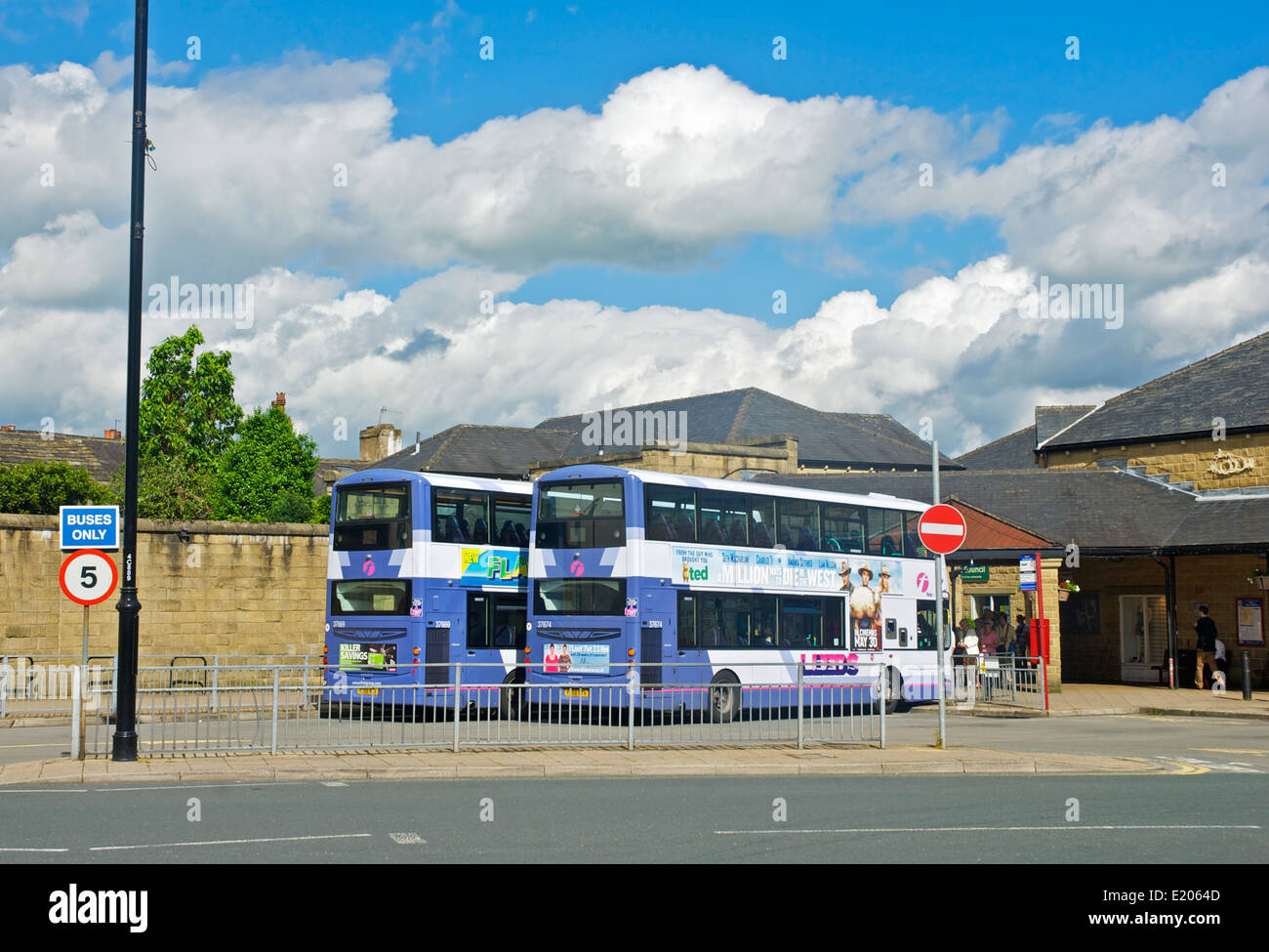 Otley bus station hi-res stock photography and images - Alamy