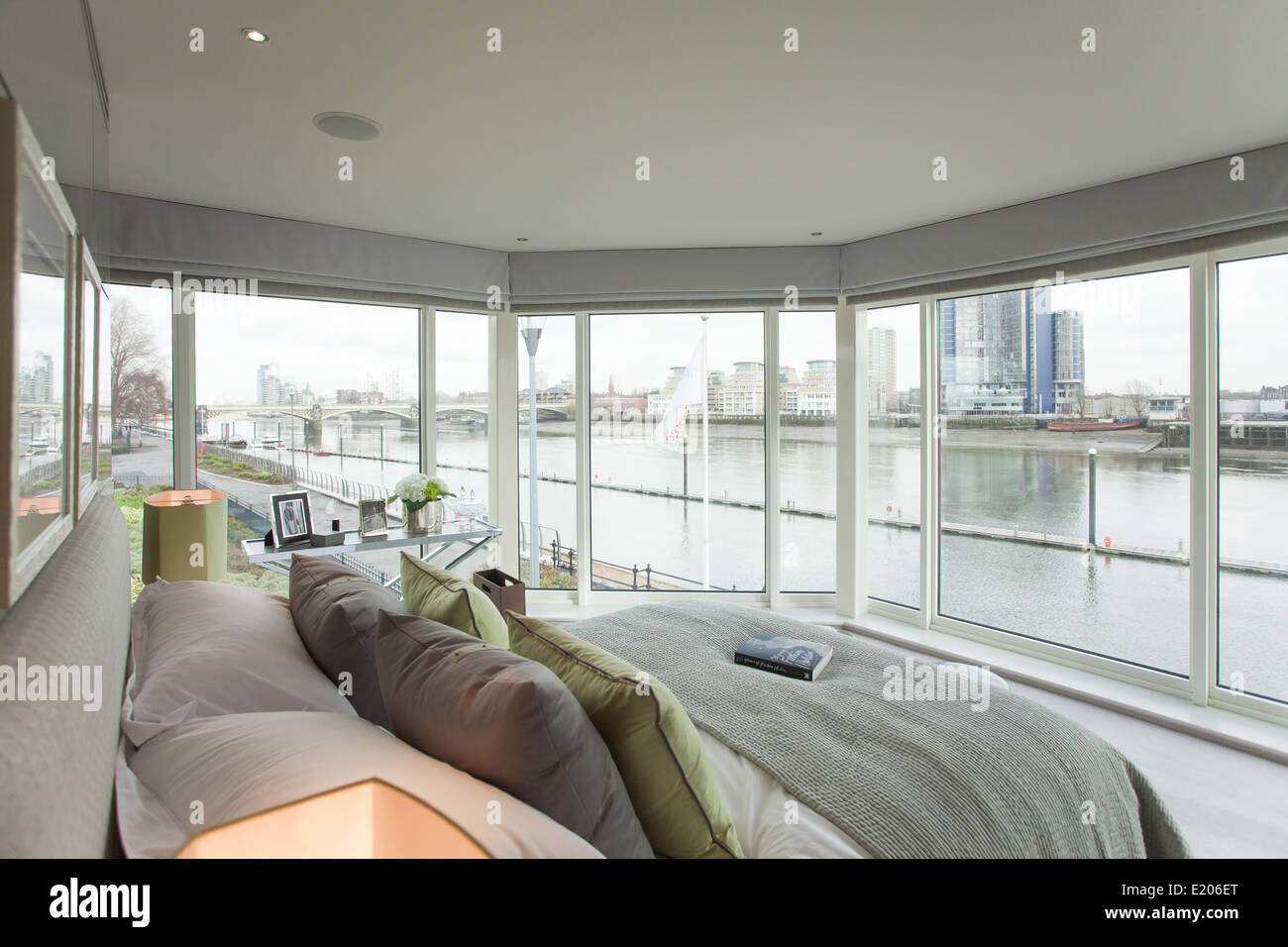 A Chelsea Creek development showhome on the River Thames near Chelsea ...