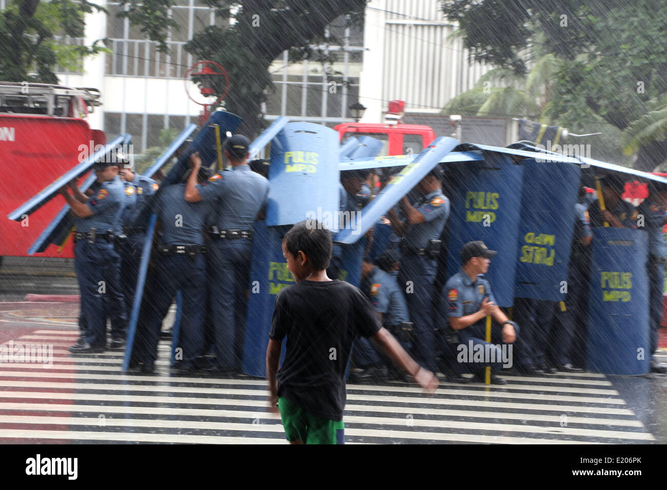 Members of Philippine National Police (PNP) cover themselves with their ...