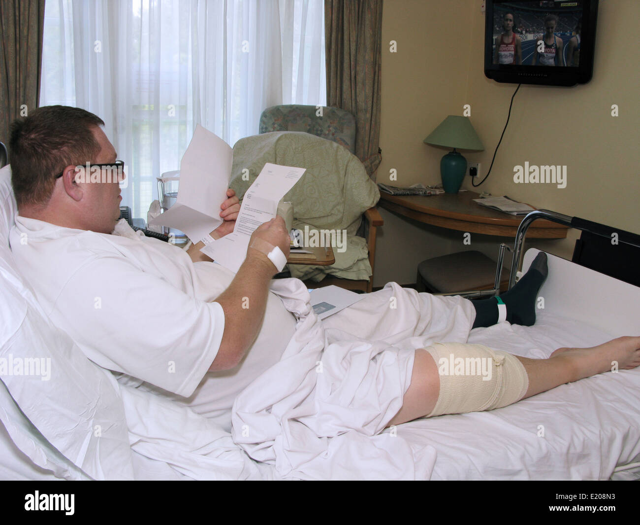 Knee operation hi-res stock photography and images - Alamy