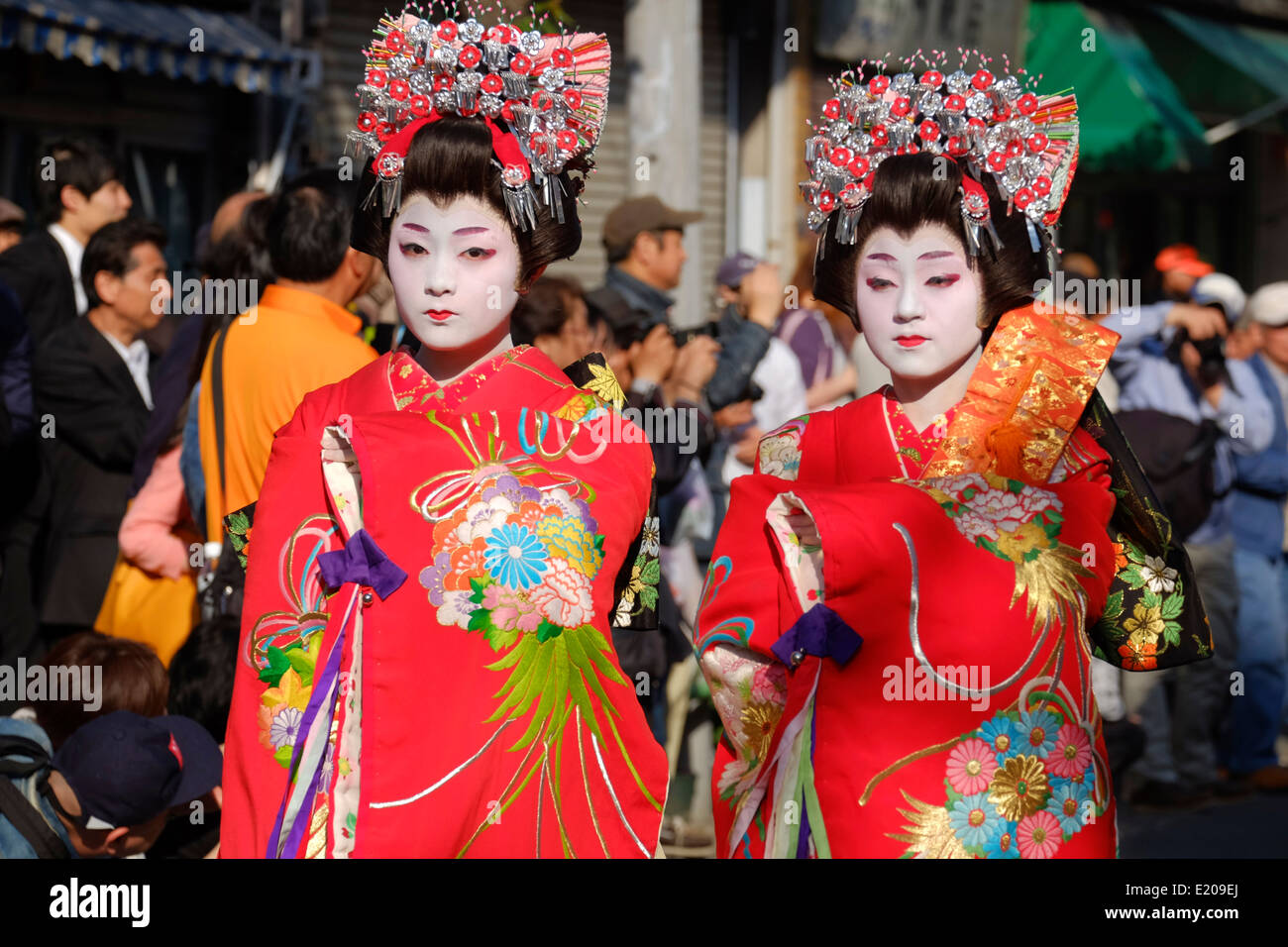 Edo Yoshiwara Oiran Dochu Parade, Ichiyo Sakura Matsuri Stock Photo - Alamy