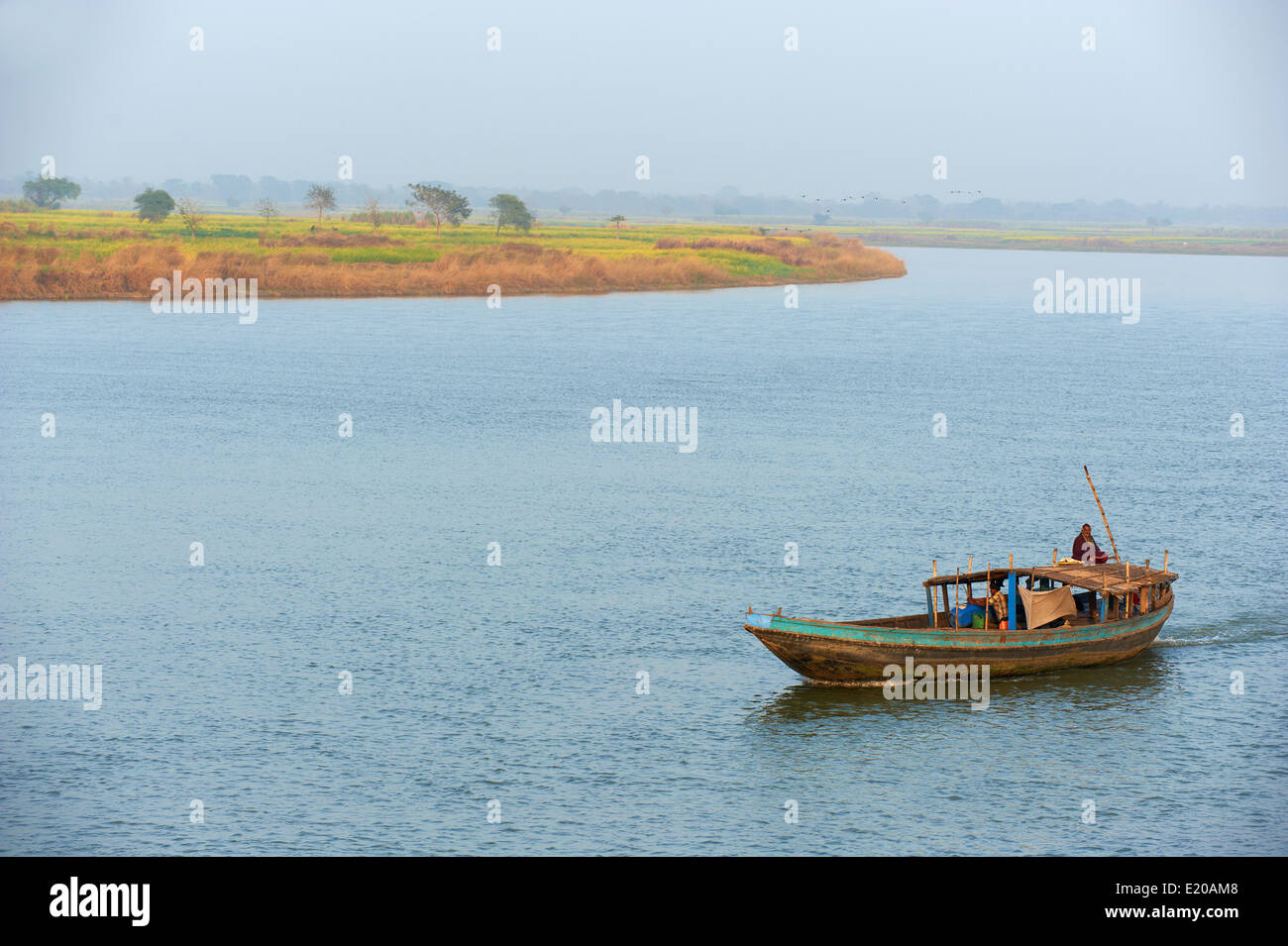 Bengal traditional boat hi-res stock photography and images - Alamy