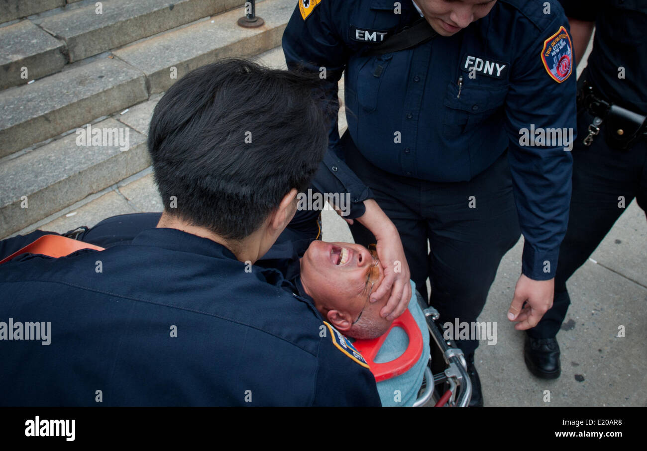 Manhattan, New York, USA. 11th June, 2014. An unidentified police ...