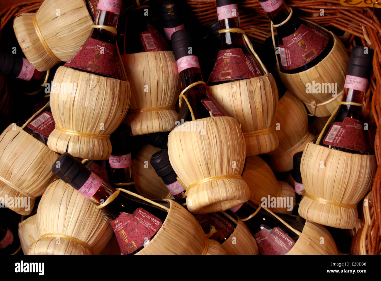 Chianti classico bottles hi-res stock photography and images - Alamy