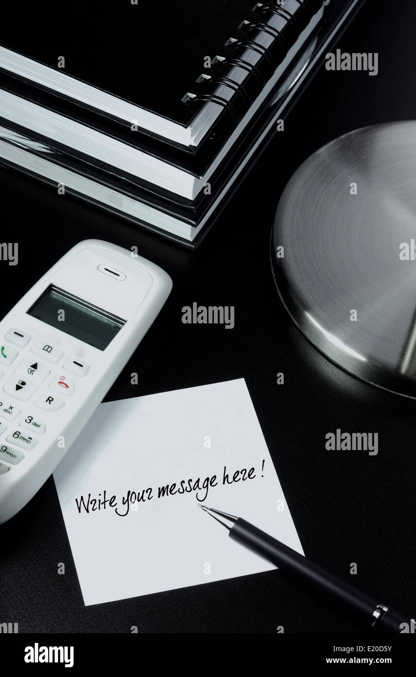 Phone message post it note hi-res stock photography and images - Alamy