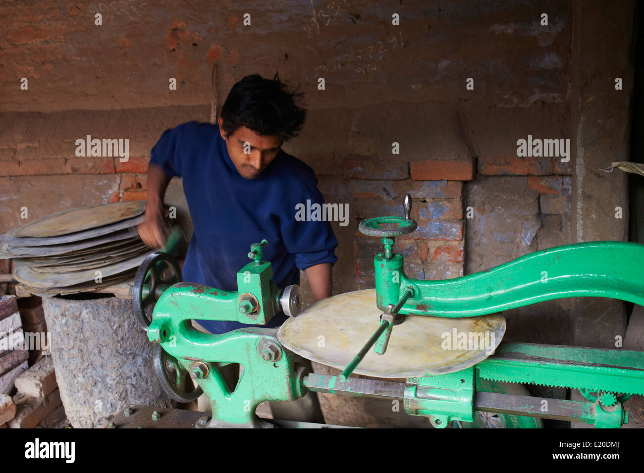 India, West Bengal, Matiari village, brass and bronze factory Stock ...