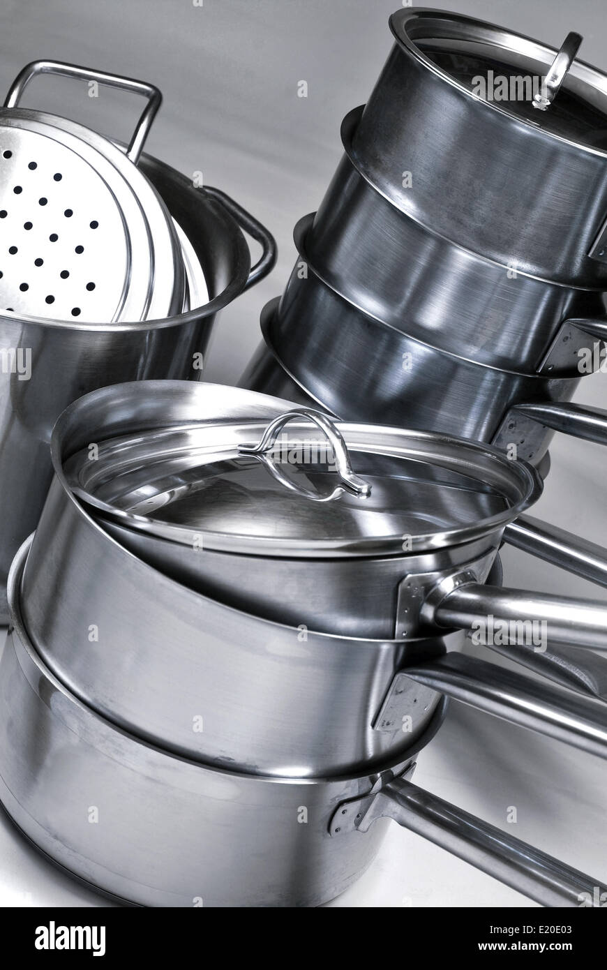 Sauce pans hi-res stock photography and images - Alamy