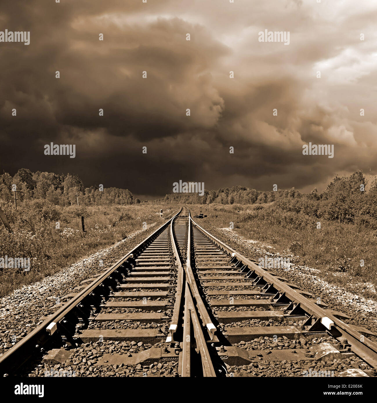 Railway track merging hi-res stock photography and images - Alamy