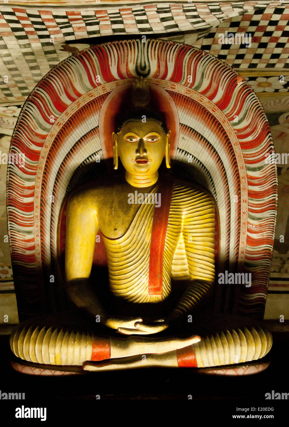 Temple figure dambulla cave hi-res stock photography and images - Alamy