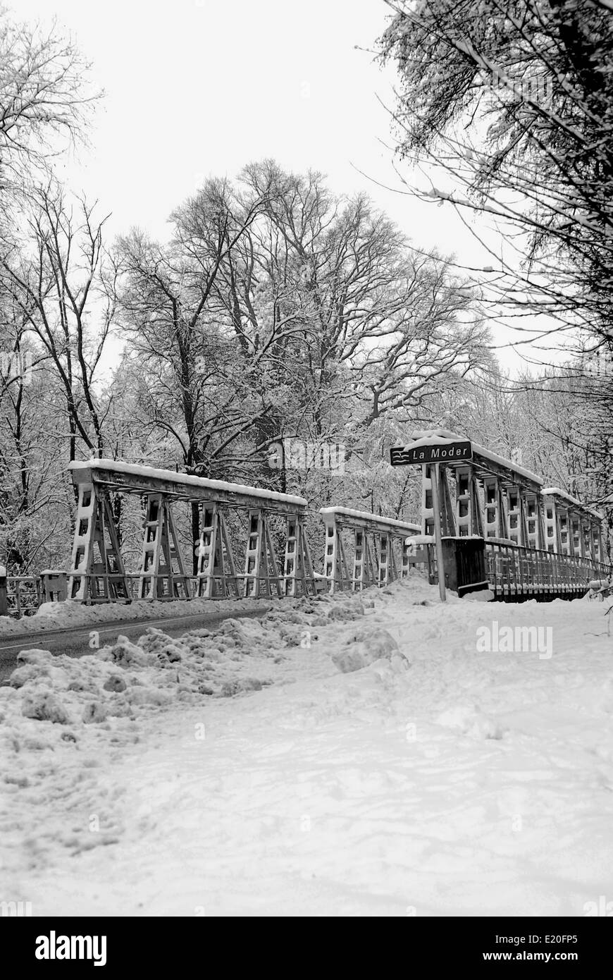 Old bridge iron in Black and White Stock Photos & Images - Alamy