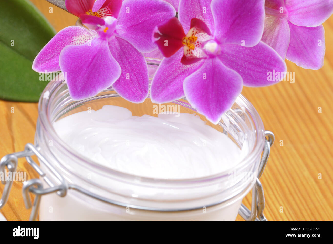 Fold cream recreation hi-res stock photography and images - Alamy