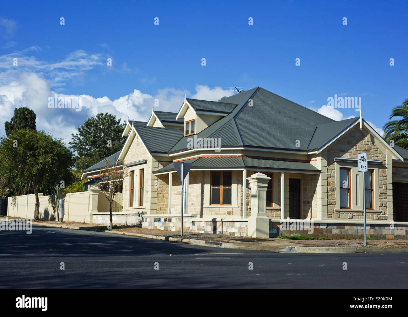 Modern Suburban House Stock Photo - Alamy