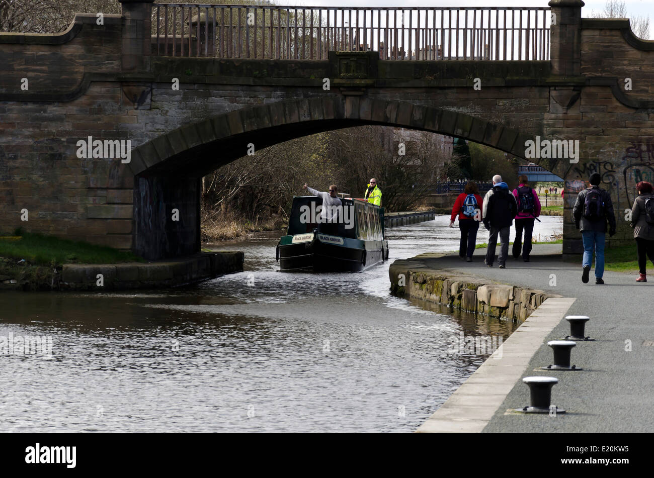 Barge on the Union Canal near the centre of Edinburgh, Scotland Stock ...