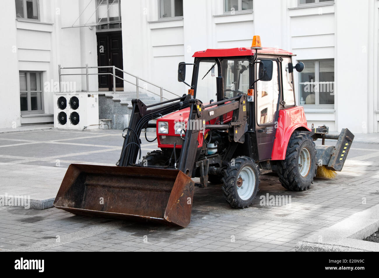 Old fashioned red tractor hi-res stock photography and images - Alamy