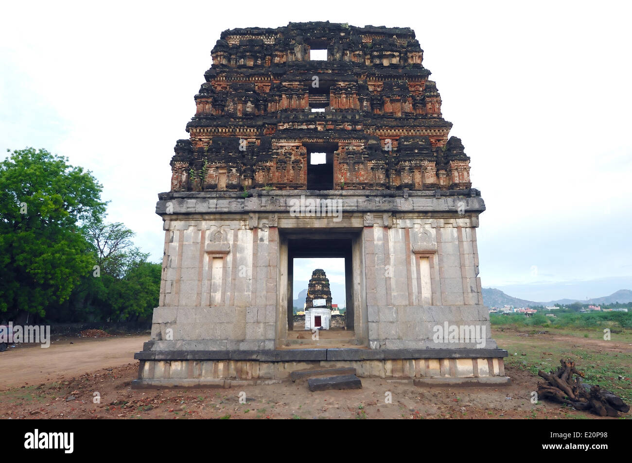 Chola dynasty architecture hi-res stock photography and images - Alamy
