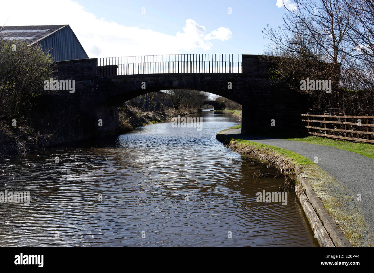 Bridges over the Union Canal near the centre of Edinburgh, Scotland ...