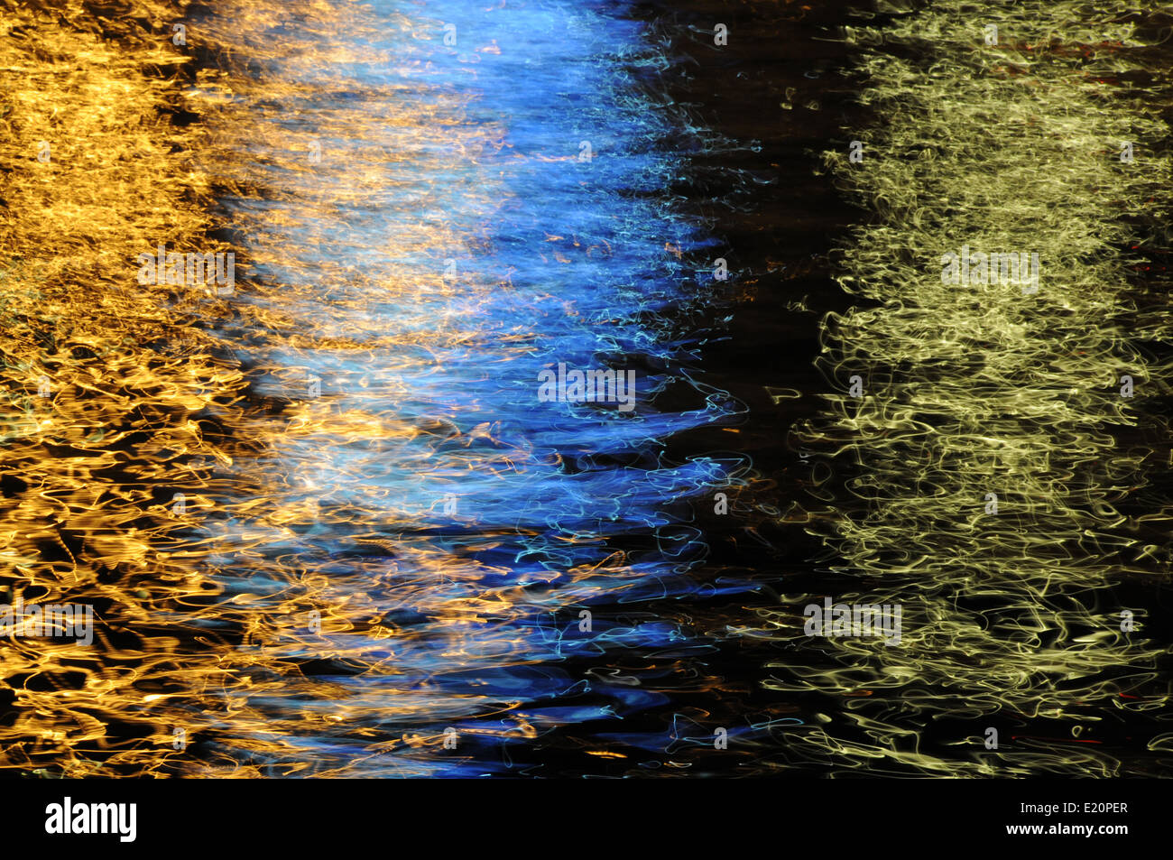 Light reflections at night hi-res stock photography and images - Alamy