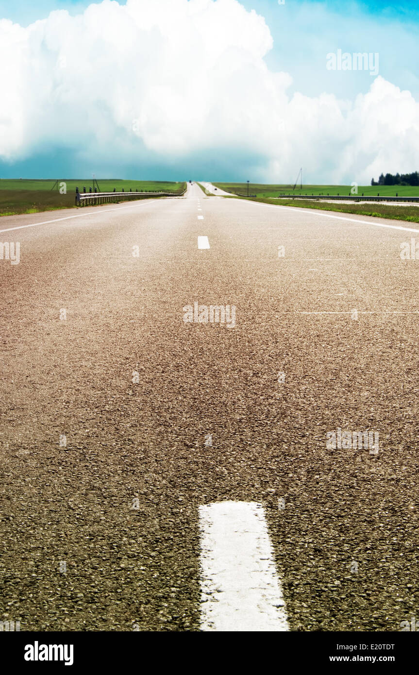 Middle road center lane hi-res stock photography and images - Alamy
