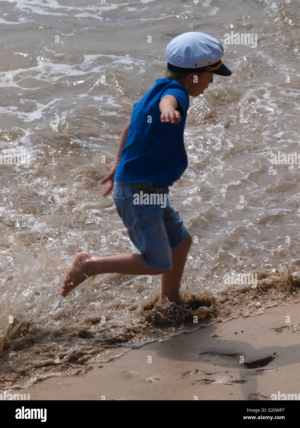 Child boy splash splashing water hi-res stock photography and images ...