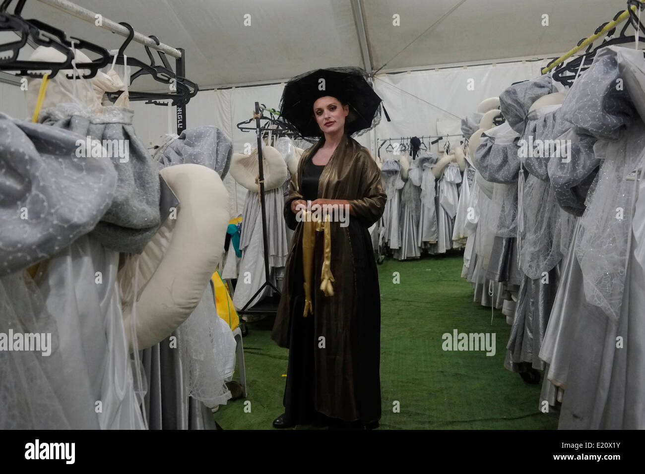 Actor backstage hi-res stock photography and images - Alamy