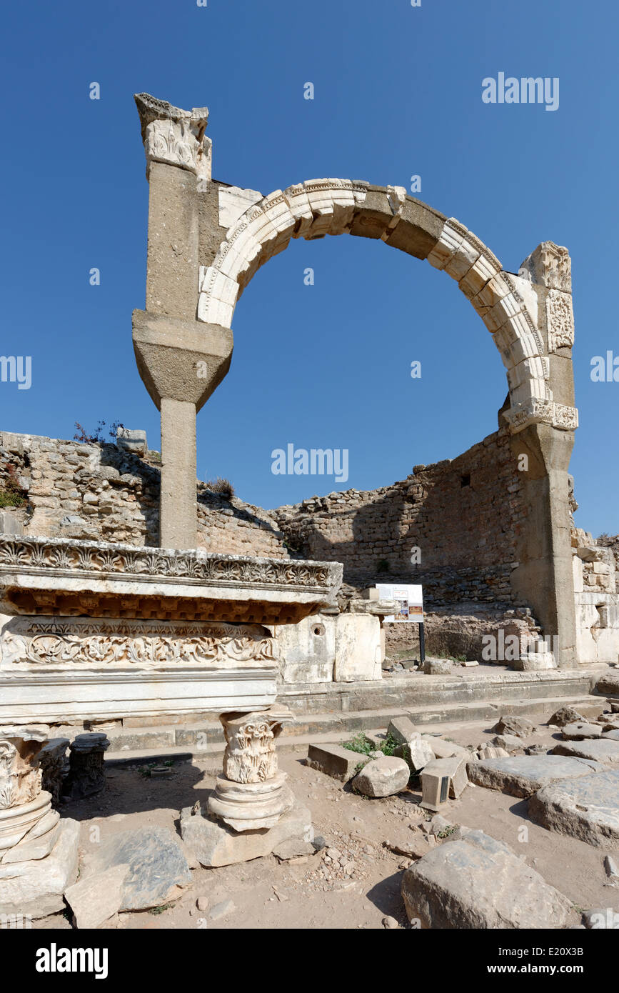 Triangular Pediment Stock Photos & Triangular Pediment Stock Images - Alamy