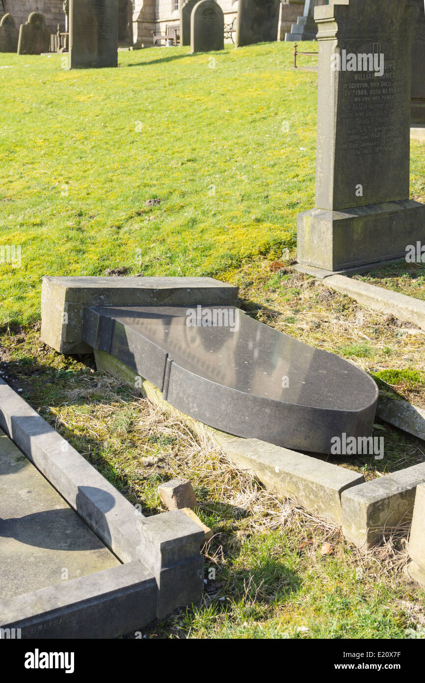Fallen gravestone hi-res stock photography and images - Alamy