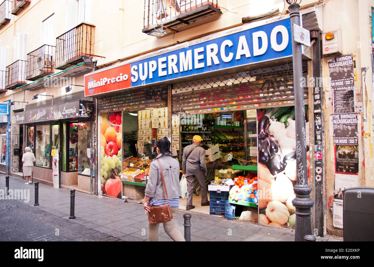 Grocery store window hi-res stock photography and images - Alamy