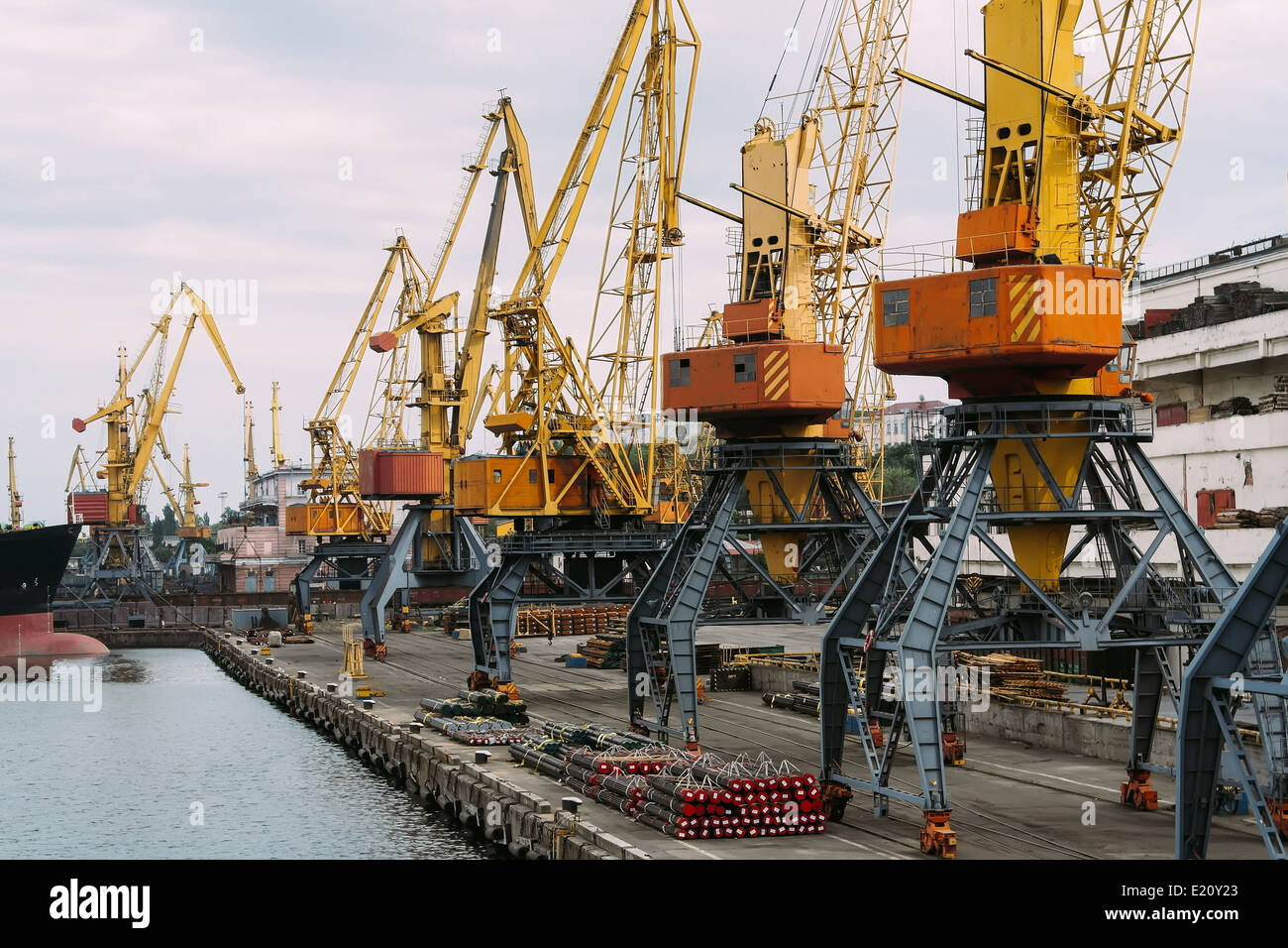 Seaport warehouse hi-res stock photography and images - Alamy