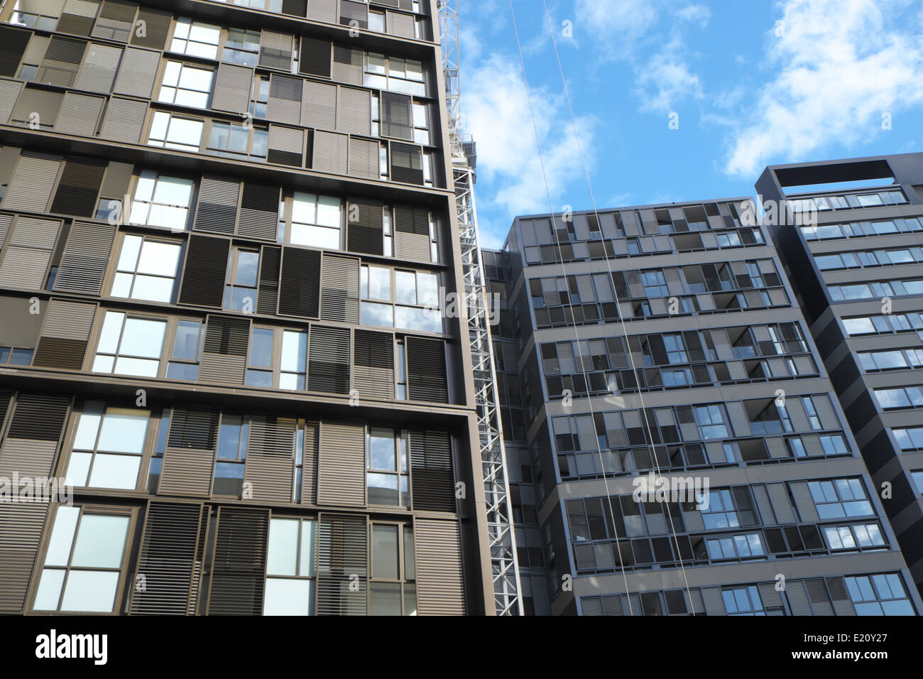 Residential high rise apartment blocks hi-res stock photography and ...