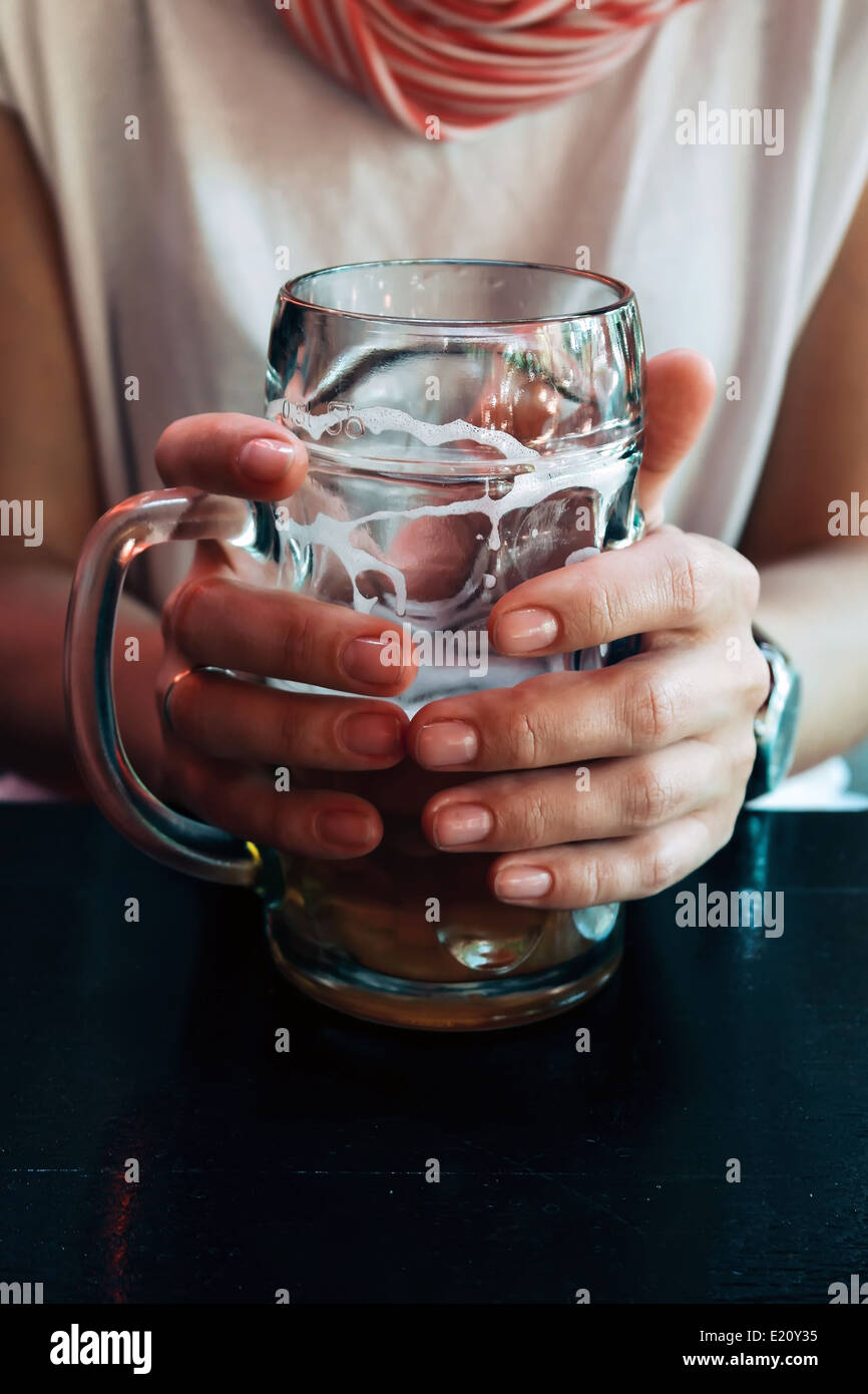 Beer mug hand hi-res stock photography and images - Alamy
