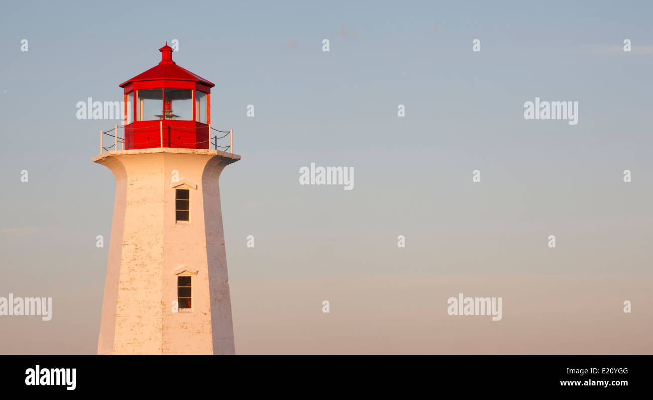 Lighthouse on rocks hi-res stock photography and images - Alamy