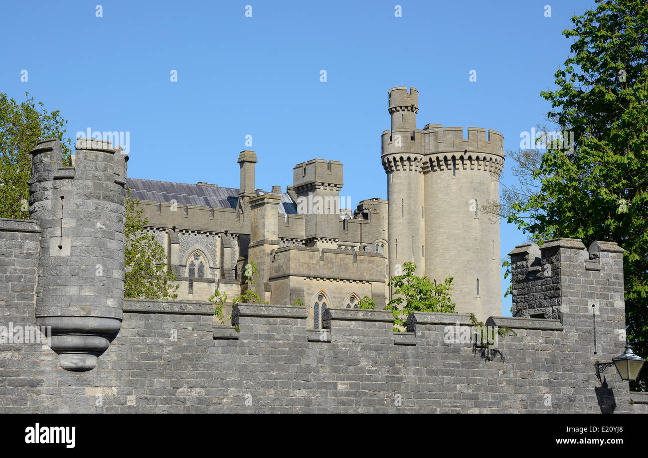 Arundel castle. Outer wall and inner keep. West Sussex. England Stock ...