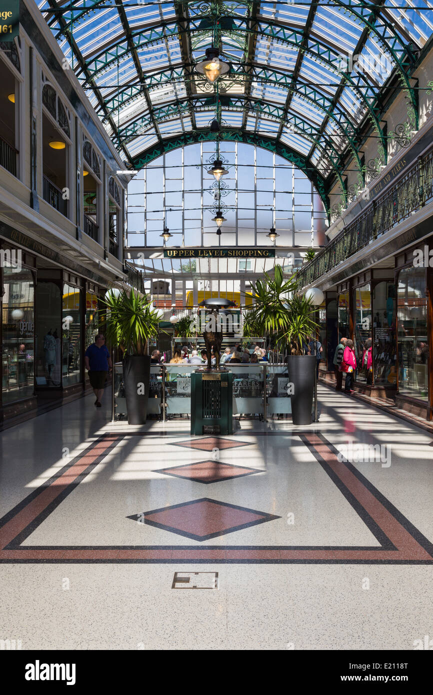 Shopping in southport hi-res stock photography and images - Alamy