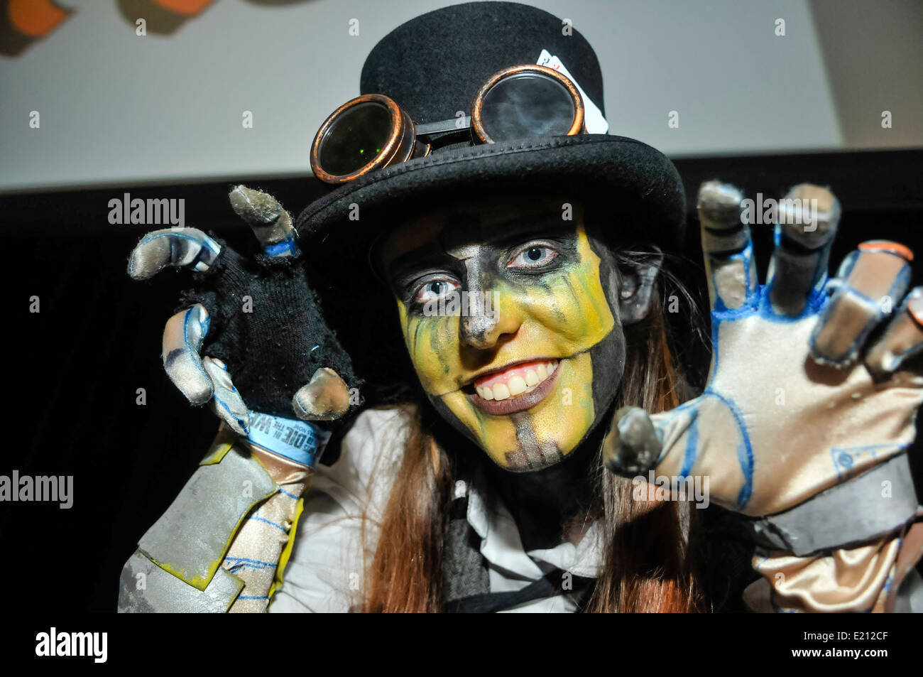 Woman cosplaying at comicon hi-res stock photography and images - Alamy
