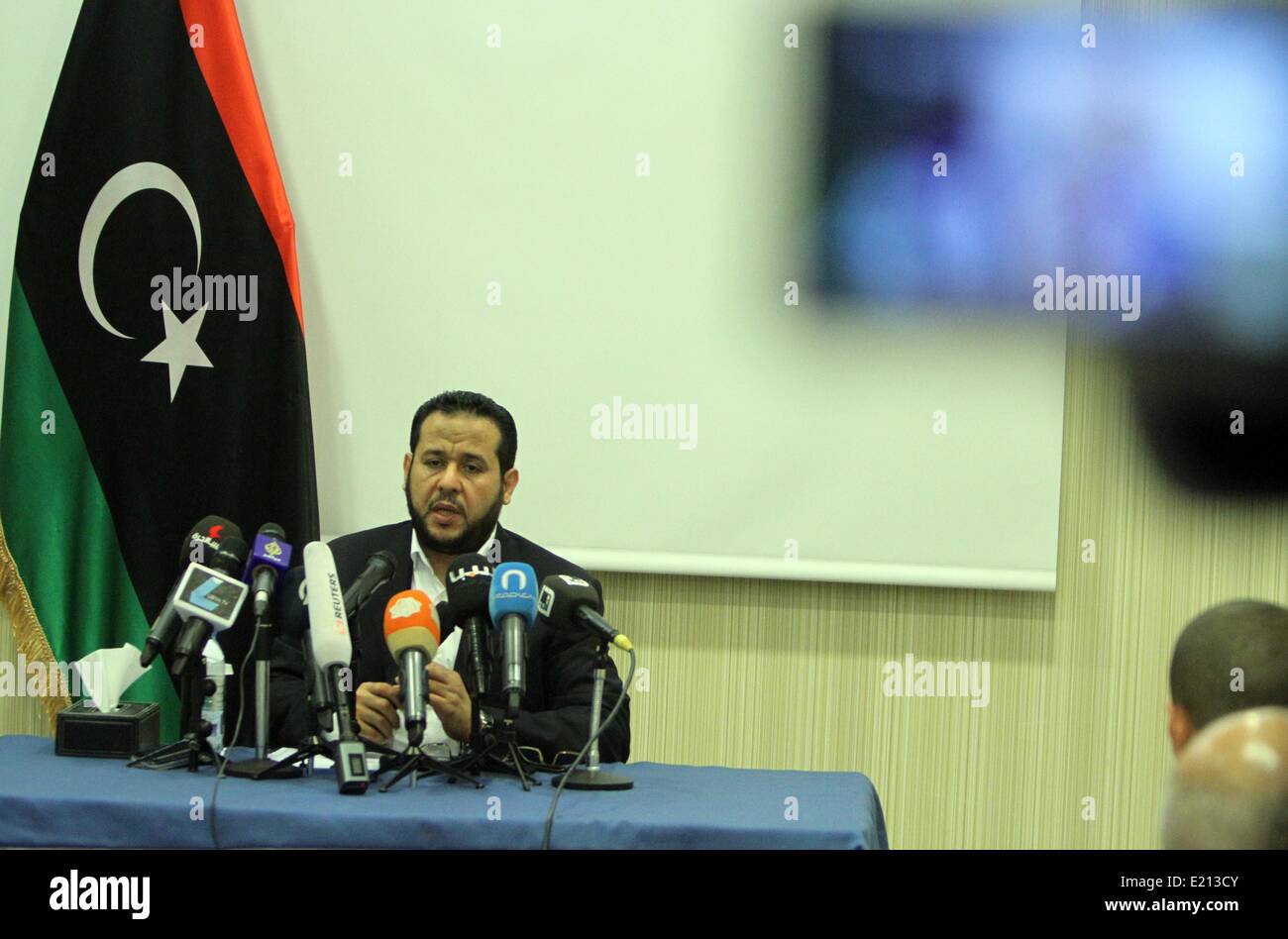 (140612) -- TRIPOLI, June 12, 2014 (Xinhua) -- Leader of the Al-Watan ...