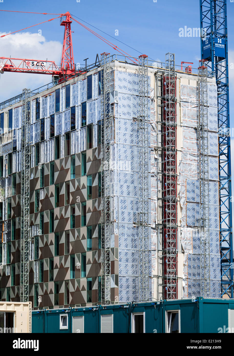Sky Tower cranes in Manchester March, 2014. Carillion 1st Street ...